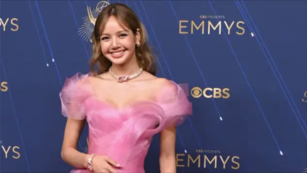 Lisa, Selena Gomez là tâm điểm tại Emmy 2025